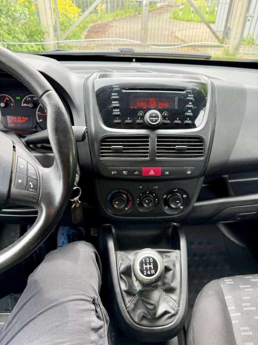 White Opel Combo 2016 in Kaunas, with an engine capacity of 1.30 L and mileage of 168 thousand km for 3800 €, photo 11 on AUTOMOTO.COM.LV