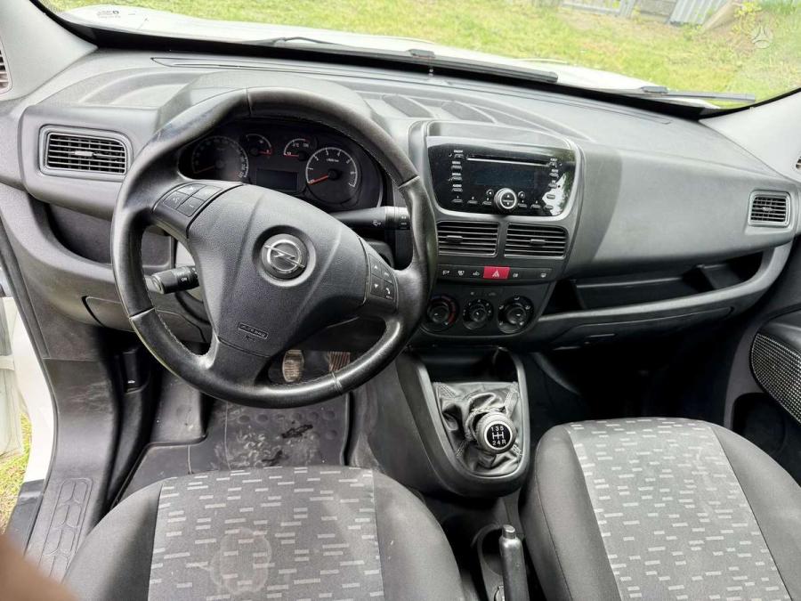 White Opel Combo 2016 in Kaunas, with an engine capacity of 1.30 L and mileage of 168 thousand km for 3800 €, photo 14 on AUTOMOTO.COM.LV