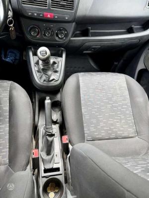 White Opel Combo 2016 in Kaunas, with an engine capacity of 1.30 L and mileage of 168 thousand km for 3800 €, photo 16 on AUTOMOTO.COM.LV
