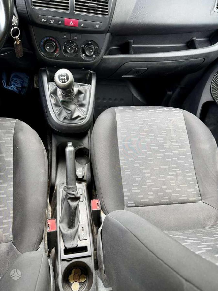 White Opel Combo 2016 in Kaunas, with an engine capacity of 1.30 L and mileage of 168 thousand km for 3800 €, photo 16 on AUTOMOTO.COM.LV