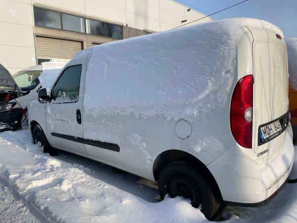 White Opel Combo 2017 in Klaipeda, with an engine capacity of 1.25 L and mileage of 194 thousand km for 2450 €, photo 1 on AUTOMOTO.COM.LV