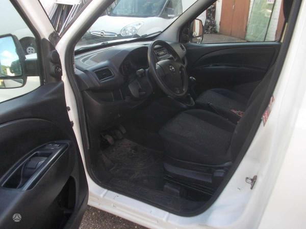 Balts Opel Combo 2017 Viļņa, ar dzinēja tilpumu 1.25 L un nobraukumu 215 tūkst. km par 4000 €, foto 6 vietnē AUTOMOTO.COM.LV