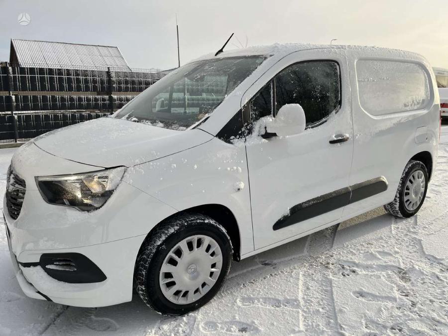 White Opel Combo 2019 in Taurage, with an engine capacity of 1.50 L and mileage of 115 thousand km for 7500 €, photo 1 on AUTOMOTO.COM.LV