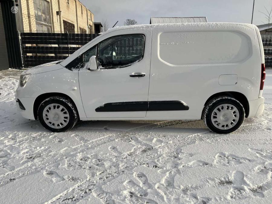 White Opel Combo 2019 in Taurage, with an engine capacity of 1.50 L and mileage of 115 thousand km for 7500 €, photo 2 on AUTOMOTO.COM.LV