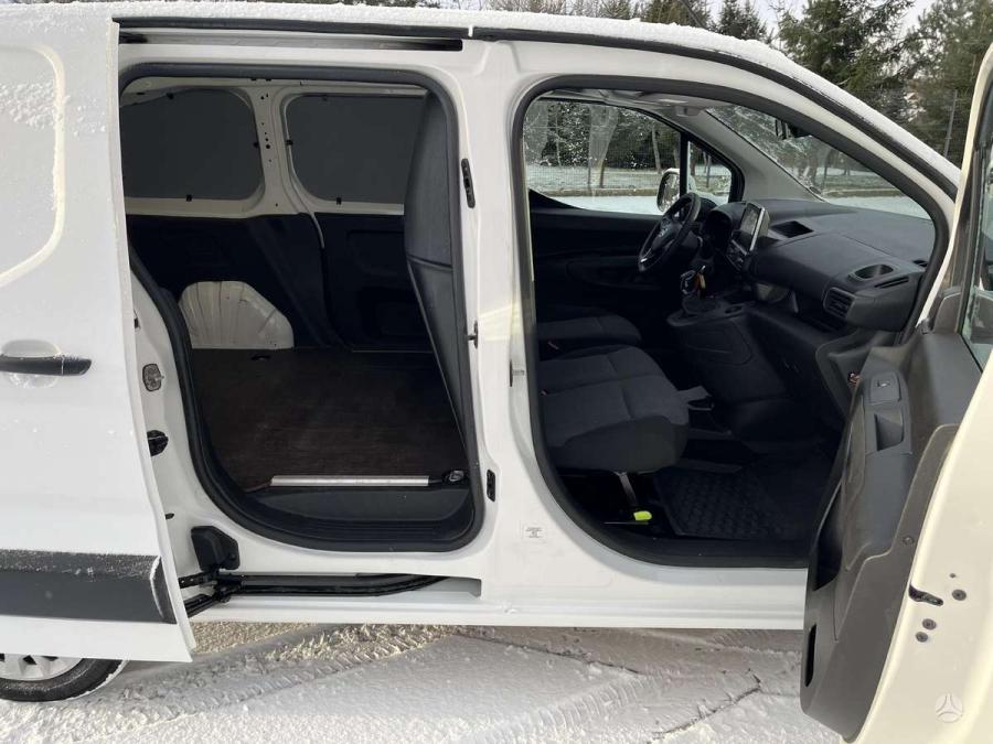 White Opel Combo 2019 in Taurage, with an engine capacity of 1.50 L and mileage of 115 thousand km for 7500 €, photo 9 on AUTOMOTO.COM.LV