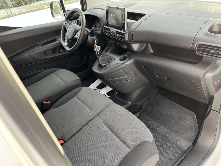 White Opel Combo 2019 in Taurage, with an engine capacity of 1.50 L and mileage of 115 thousand km for 7500 €, photo 10 on AUTOMOTO.COM.LV