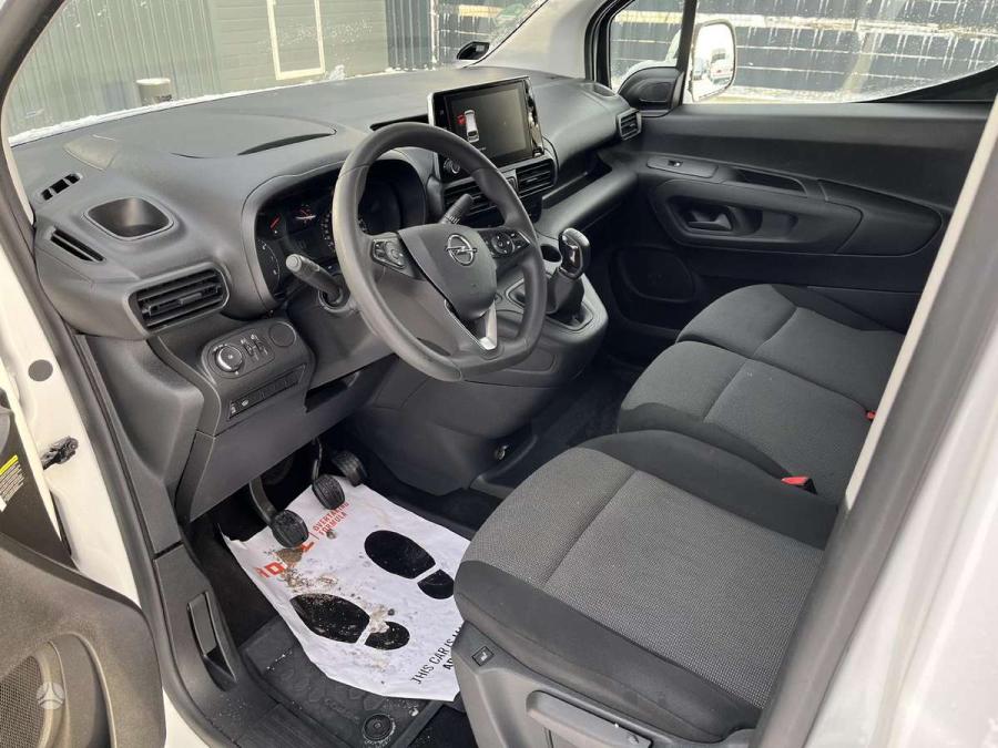 White Opel Combo 2019 in Taurage, with an engine capacity of 1.50 L and mileage of 115 thousand km for 7500 €, photo 11 on AUTOMOTO.COM.LV