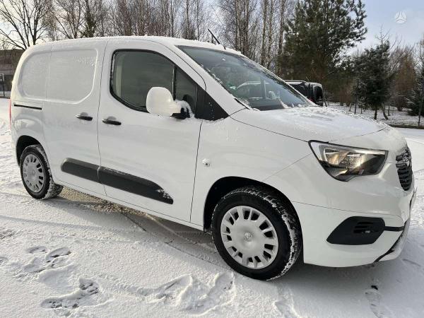 White Opel Combo 2019 in Taurage, with an engine capacity of 1.50 L and mileage of 115 thousand km for 7500 €, photo 5 on AUTOMOTO.COM.LV