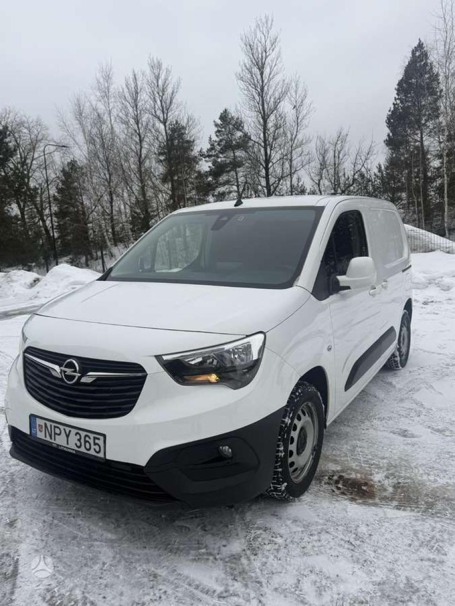 White Opel Combo 2020 in Vilnius, with an engine capacity of 1.50 L and mileage of 170 thousand km for 10200 €, photo 1 on AUTOMOTO.COM.LV