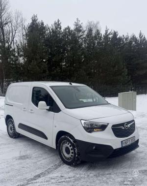 White Opel Combo 2020 in Vilnius, with an engine capacity of 1.50 L and mileage of 170 thousand km for 10200 €, photo 2 on AUTOMOTO.COM.LV