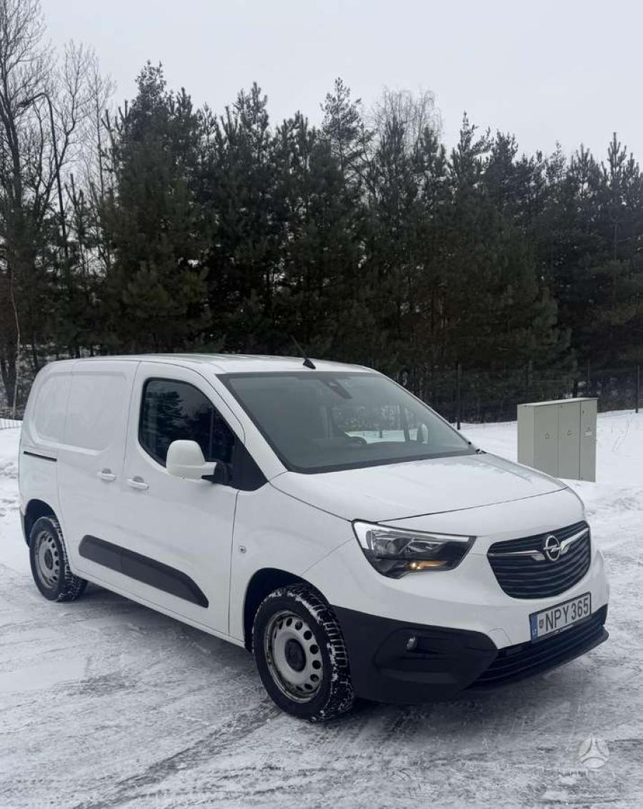 White Opel Combo 2020 in Vilnius, with an engine capacity of 1.50 L and mileage of 170 thousand km for 10200 €, photo 2 on AUTOMOTO.COM.LV