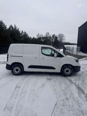 White Opel Combo 2020 in Vilnius, with an engine capacity of 1.50 L and mileage of 170 thousand km for 10200 €, photo 3 on AUTOMOTO.COM.LV