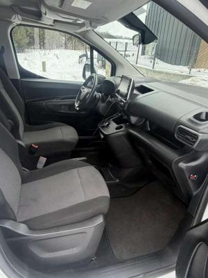 White Opel Combo 2020 in Vilnius, with an engine capacity of 1.50 L and mileage of 170 thousand km for 10200 €, photo 13 on AUTOMOTO.COM.LV