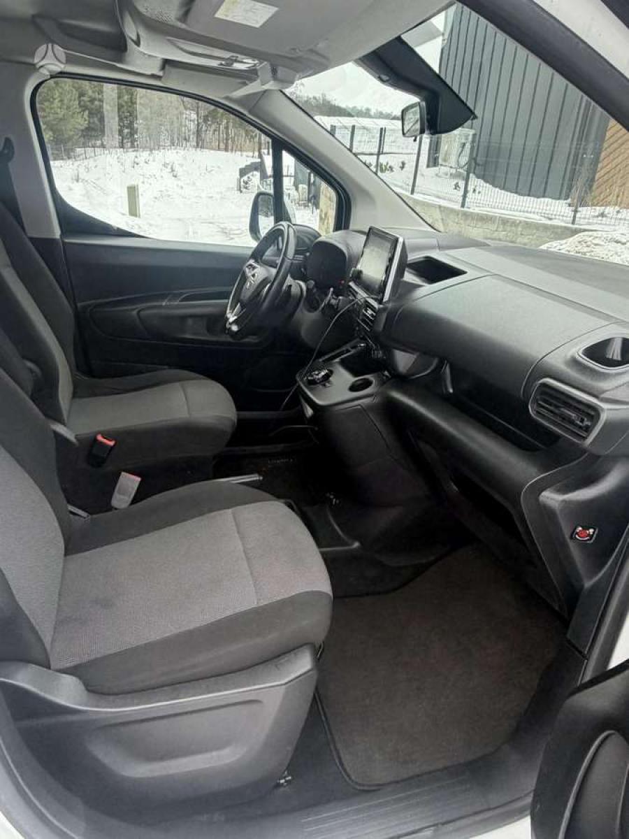White Opel Combo 2020 in Vilnius, with an engine capacity of 1.50 L and mileage of 170 thousand km for 10200 €, photo 13 on AUTOMOTO.COM.LV