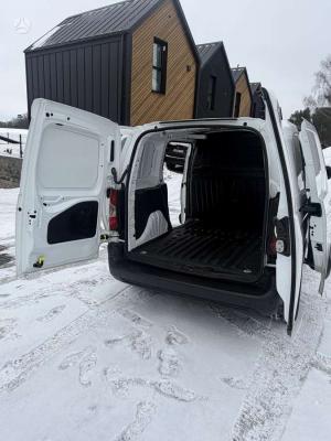 White Opel Combo 2020 in Vilnius, with an engine capacity of 1.50 L and mileage of 170 thousand km for 10200 €, photo 19 on AUTOMOTO.COM.LV