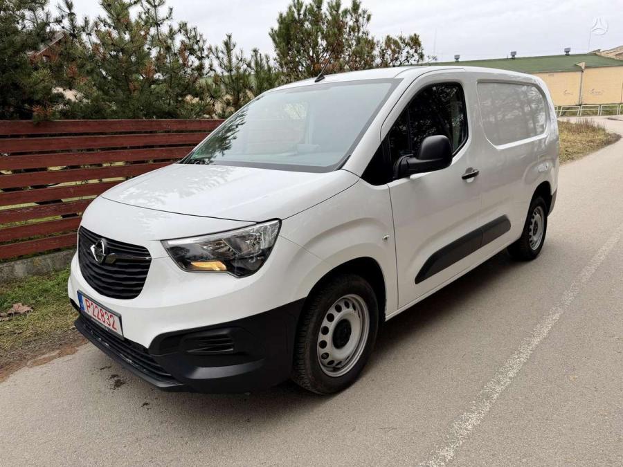 White Opel Combo 2022 in Kaunas, with an engine capacity of 1.50 L and mileage of 131 thousand km for 9999 €, photo 5 on AUTOMOTO.COM.LV