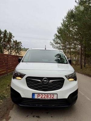 White Opel Combo 2022 in Kaunas, with an engine capacity of 1.50 L and mileage of 131 thousand km for 9999 €, photo 9 on AUTOMOTO.COM.LV