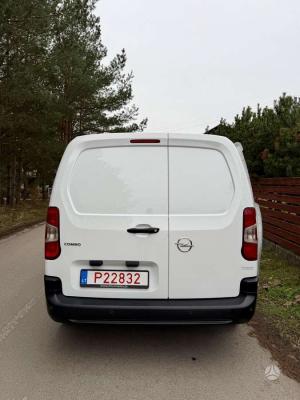White Opel Combo 2022 in Kaunas, with an engine capacity of 1.50 L and mileage of 131 thousand km for 10500 €, photo 10 on AUTOMOTO.COM.LV