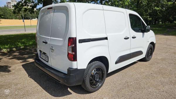 Balts Opel Combo 2022 Kauņa, ar dzinēja tilpumu 1.50 L un nobraukumu 94 tūkst. km par 12705 €, foto 4 vietnē AUTOMOTO.COM.LV