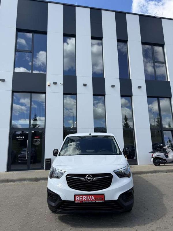 Balts Opel Combo 2022 Viļņa, ar dzinēja tilpumu 1.50 L un nobraukumu 197 tūkst. km par 11400 €, foto 2 vietnē AUTOMOTO.COM.LV