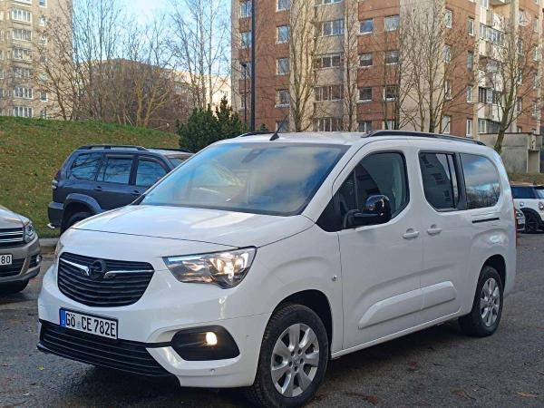White Opel Combo 2023 in Vilnius, with an engine capacity of 0.00 L and mileage of 7 thousand km for 15500 €, photo 2 on AUTOMOTO.COM.LV