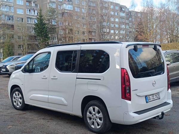 White Opel Combo 2023 in Vilnius, with an engine capacity of 0.00 L and mileage of 7 thousand km for 15500 €, photo 4 on AUTOMOTO.COM.LV