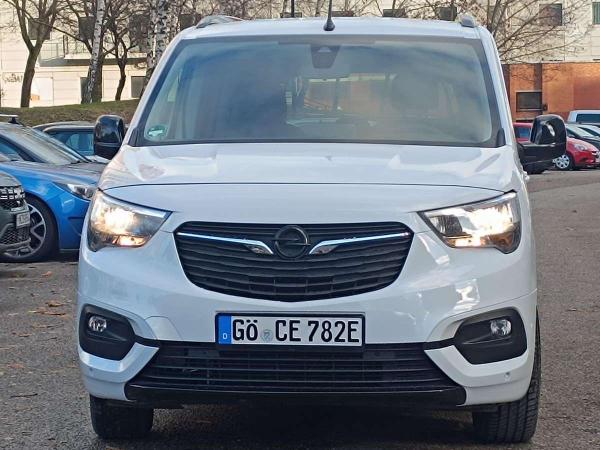 White Opel Combo 2023 in Vilnius, with an engine capacity of 0.00 L and mileage of 7 thousand km for 15500 €, photo 5 on AUTOMOTO.COM.LV