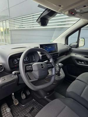 Balts Opel Combo 2024 Kauņa, ar dzinēja tilpumu 1.50 L un nobraukumu 27 tūkst. km par 14800 €, foto 8 vietnē AUTOMOTO.COM.LV