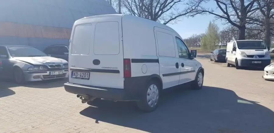 Balts Opel Combo 2005 Valmiera, ar dzinēja tilpumu 1.70 L un nobraukumu 303 tūkst. km par 1500 €, foto 4 vietnē AUTOMOTO.COM.LV