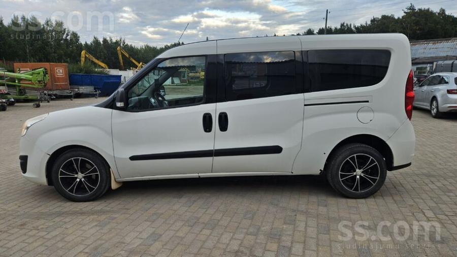 White Opel Combo 2015 in Riga, with an engine capacity of 1.60 L and mileage of 270 thousand km for 2600 €, photo 1 on AUTOMOTO.COM.LV