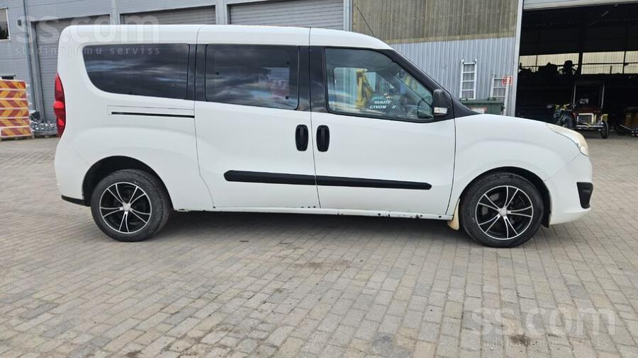 White Opel Combo 2015 in Riga, with an engine capacity of 1.60 L and mileage of 270 thousand km for 2600 €, photo 6 on AUTOMOTO.COM.LV