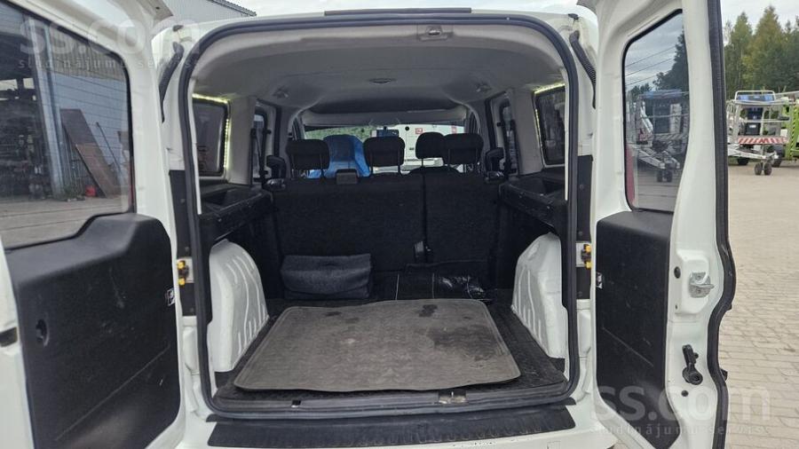 White Opel Combo 2015 in Riga, with an engine capacity of 1.60 L and mileage of 270 thousand km for 2600 €, photo 9 on AUTOMOTO.COM.LV