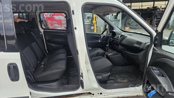 White Opel Combo 2015 in Riga, with an engine capacity of 1.60 L and mileage of 270 thousand km for 2600 €, photo 10 on AUTOMOTO.COM.LV