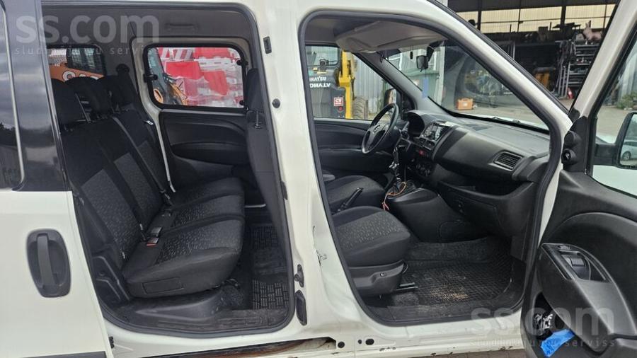White Opel Combo 2015 in Riga, with an engine capacity of 1.60 L and mileage of 270 thousand km for 2600 €, photo 10 on AUTOMOTO.COM.LV