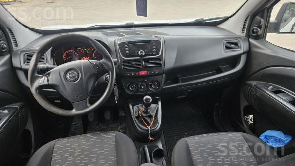 White Opel Combo 2015 in Riga, with an engine capacity of 1.60 L and mileage of 270 thousand km for 2600 €, photo 11 on AUTOMOTO.COM.LV