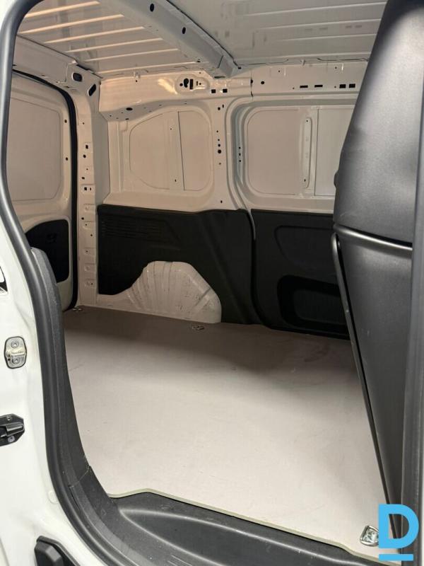 White Opel Combo 2021 in Marupe, with an engine capacity of 1.50 L and mileage of 84 thousand km for 11490 €, photo 11 on AUTOMOTO.COM.LV