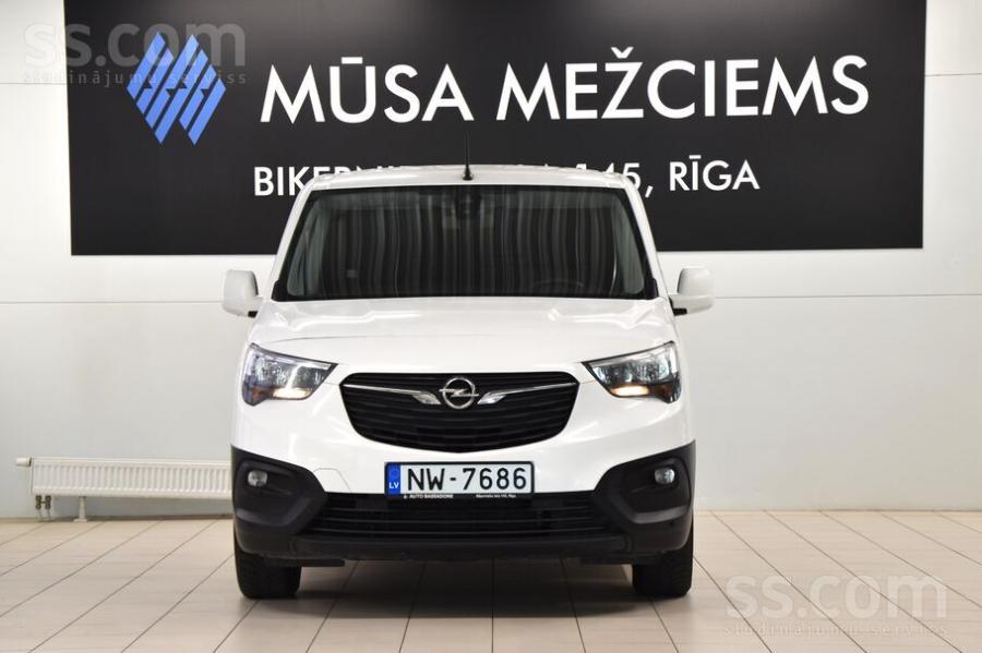 White Opel Combo 2021 in Riga, with an engine capacity of 1.50 L and mileage of 214 thousand km for 6990 €, photo 3 on AUTOMOTO.COM.LV