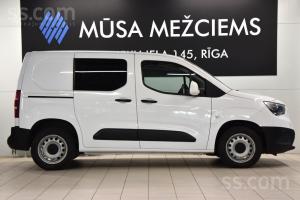 White Opel Combo 2021 in Riga, with an engine capacity of 1.50 L and mileage of 214 thousand km for 6990 €, photo 5 on AUTOMOTO.COM.LV