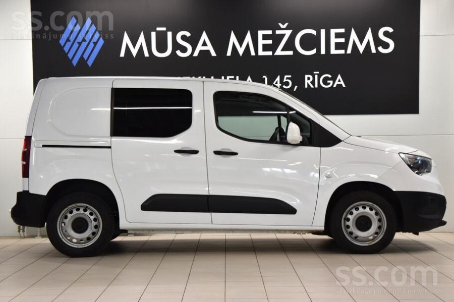 White Opel Combo 2021 in Riga, with an engine capacity of 1.50 L and mileage of 214 thousand km for 6990 €, photo 5 on AUTOMOTO.COM.LV