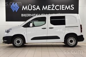 White Opel Combo 2021 in Riga, with an engine capacity of 1.50 L and mileage of 214 thousand km for 6990 €, photo 6 on AUTOMOTO.COM.LV