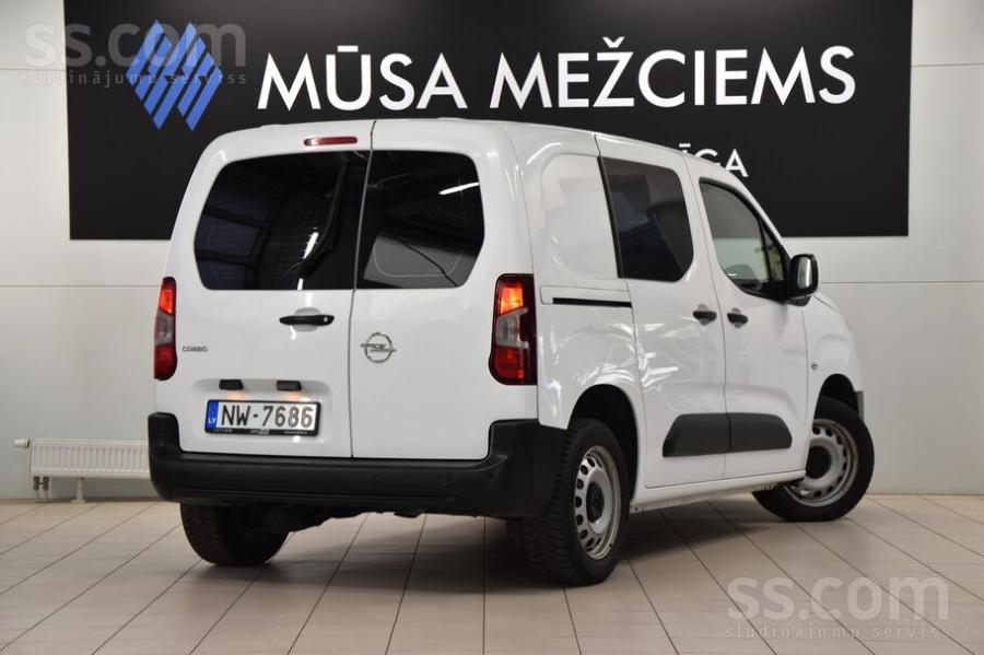 White Opel Combo 2021 in Riga, with an engine capacity of 1.50 L and mileage of 214 thousand km for 6990 €, photo 7 on AUTOMOTO.COM.LV