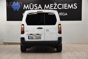 White Opel Combo 2021 in Riga, with an engine capacity of 1.50 L and mileage of 214 thousand km for 6990 €, photo 8 on AUTOMOTO.COM.LV
