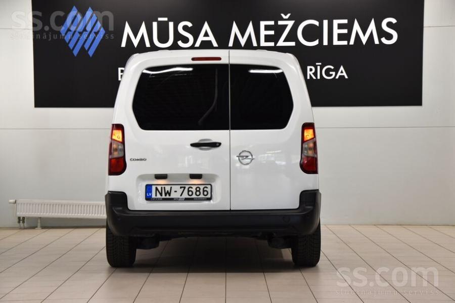 White Opel Combo 2021 in Riga, with an engine capacity of 1.50 L and mileage of 214 thousand km for 6990 €, photo 8 on AUTOMOTO.COM.LV
