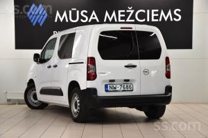White Opel Combo 2021 in Riga, with an engine capacity of 1.50 L and mileage of 214 thousand km for 6990 €, photo 9 on AUTOMOTO.COM.LV