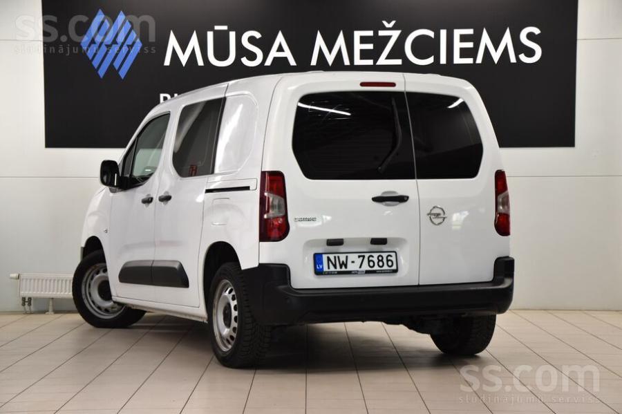 White Opel Combo 2021 in Riga, with an engine capacity of 1.50 L and mileage of 214 thousand km for 6990 €, photo 9 on AUTOMOTO.COM.LV