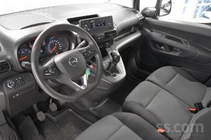 White Opel Combo 2021 in Riga, with an engine capacity of 1.50 L and mileage of 214 thousand km for 6990 €, photo 10 on AUTOMOTO.COM.LV