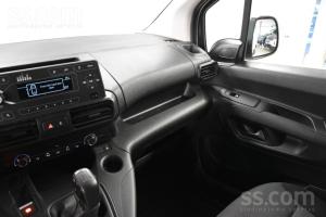 White Opel Combo 2021 in Riga, with an engine capacity of 1.50 L and mileage of 214 thousand km for 6990 €, photo 11 on AUTOMOTO.COM.LV