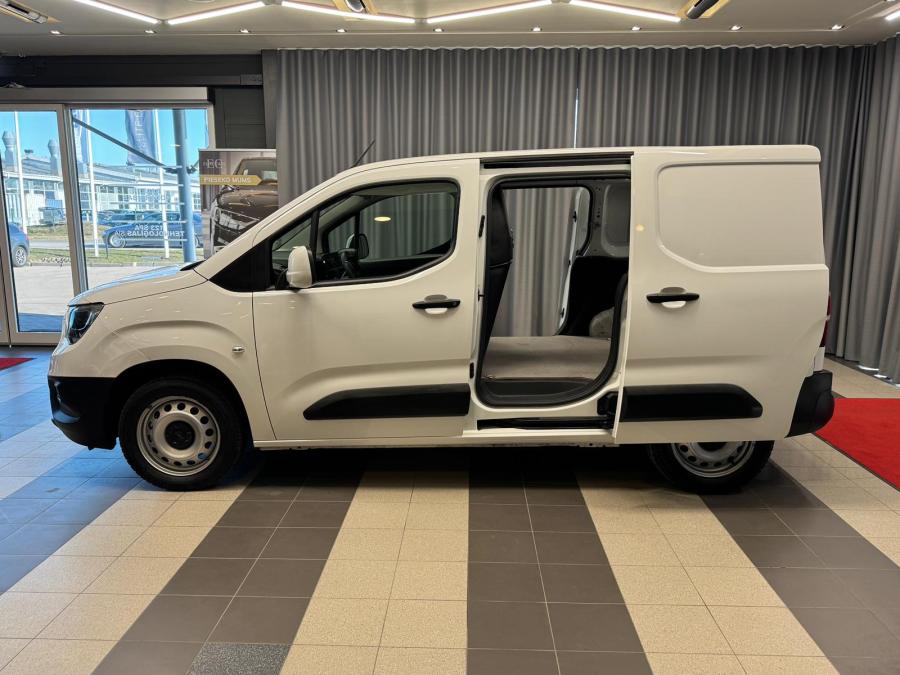 White Opel Combo 2021 in Riga, with an engine capacity of 1.50 L and mileage of 117 thousand km for 10490 €, photo 16 on AUTOMOTO.COM.LV
