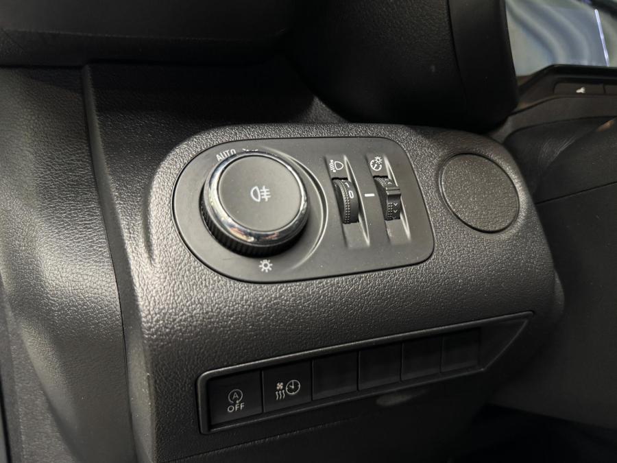 White Opel Combo 2021 in Riga, with an engine capacity of 1.50 L and mileage of 117 thousand km for 10490 €, photo 21 on AUTOMOTO.COM.LV