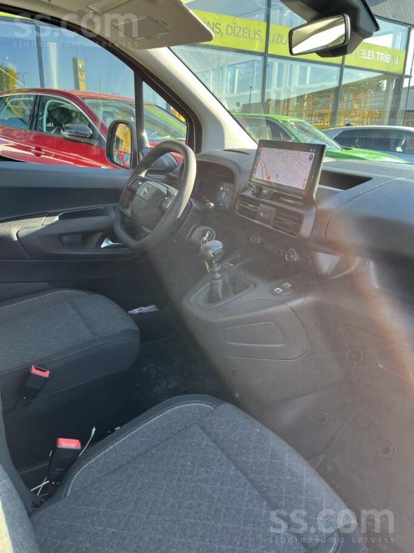 Balts Opel Combo 2024 Rīga, ar dzinēja tilpumu 1.50 L un nobraukumu 10 tūkst. km par 24990 €, foto 5 vietnē AUTOMOTO.COM.LV